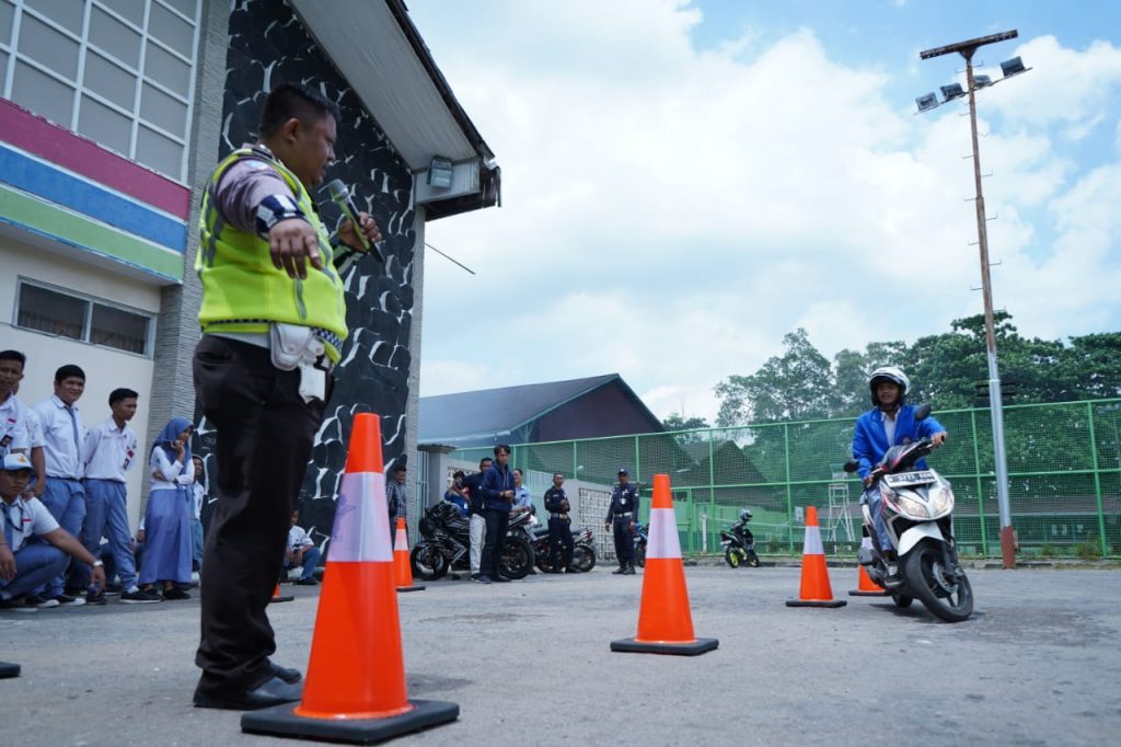Pertamina RU V Gelar Sosialisasi Safety Driving Awareness dan Early ...