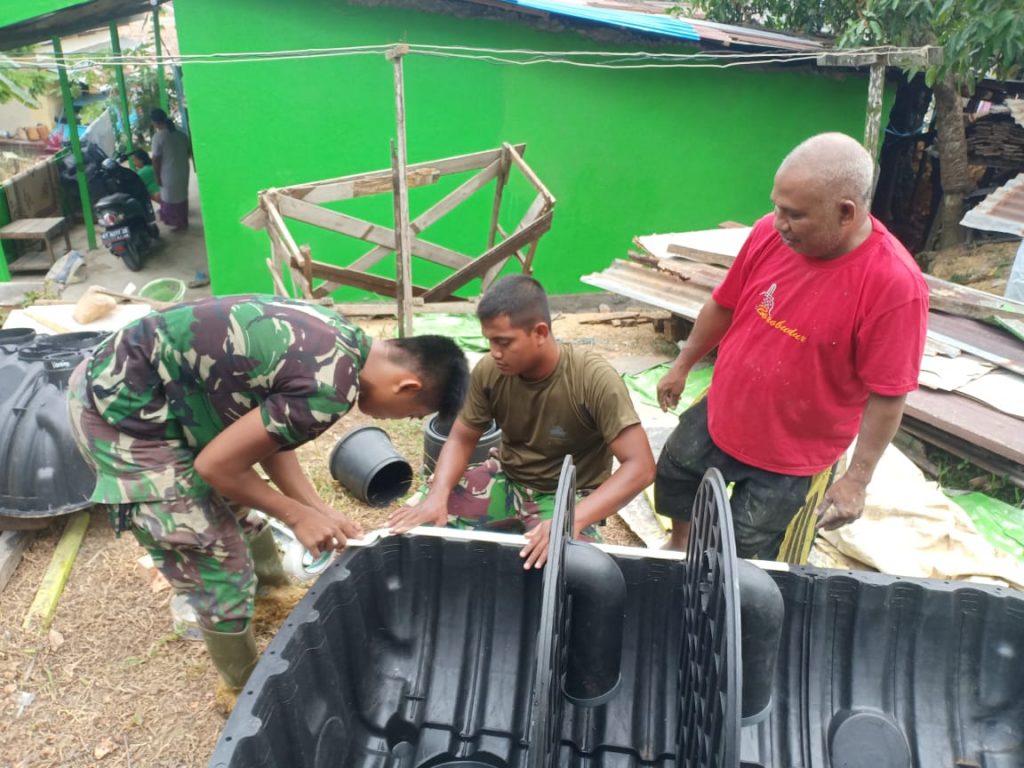 Pandemi Covid 19, TNI Tetap Membuatkan Jamban Sehat - IniBalikpapan.Com