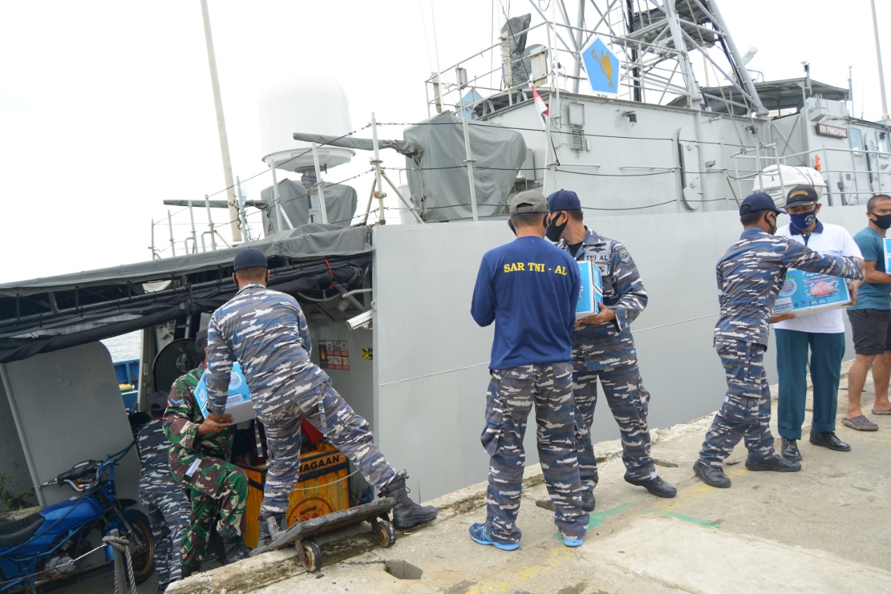 Lanal Balikpapan Bantu Korban Gempa Melalui KRI Pandrong-801 ...