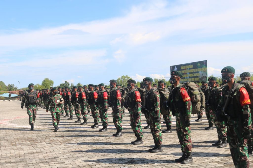 Pangdam VI/Mulawarman Lepas 450 Prajurit Yonif Raider 613/Raja Alam Ke Papua - IniBalikpapan.Com