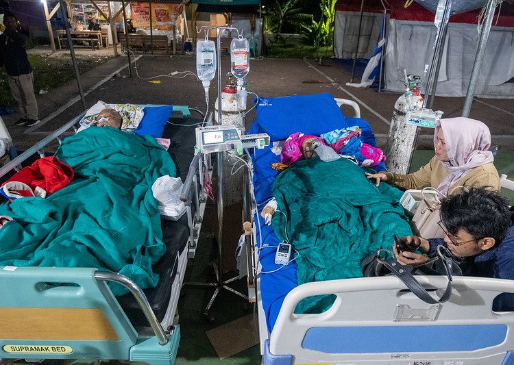 Pasien Korban Gempa Cianjur yang Dirawat di RSUD Sayang Membludak, Hingga Diluar Gedung ...