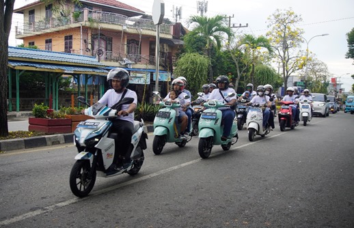 Dukung Percepatan Ekosistem Kendaraan Ramah Lingkungan, PLN Gandeng Komunitas Kendaraan Listrik ...
