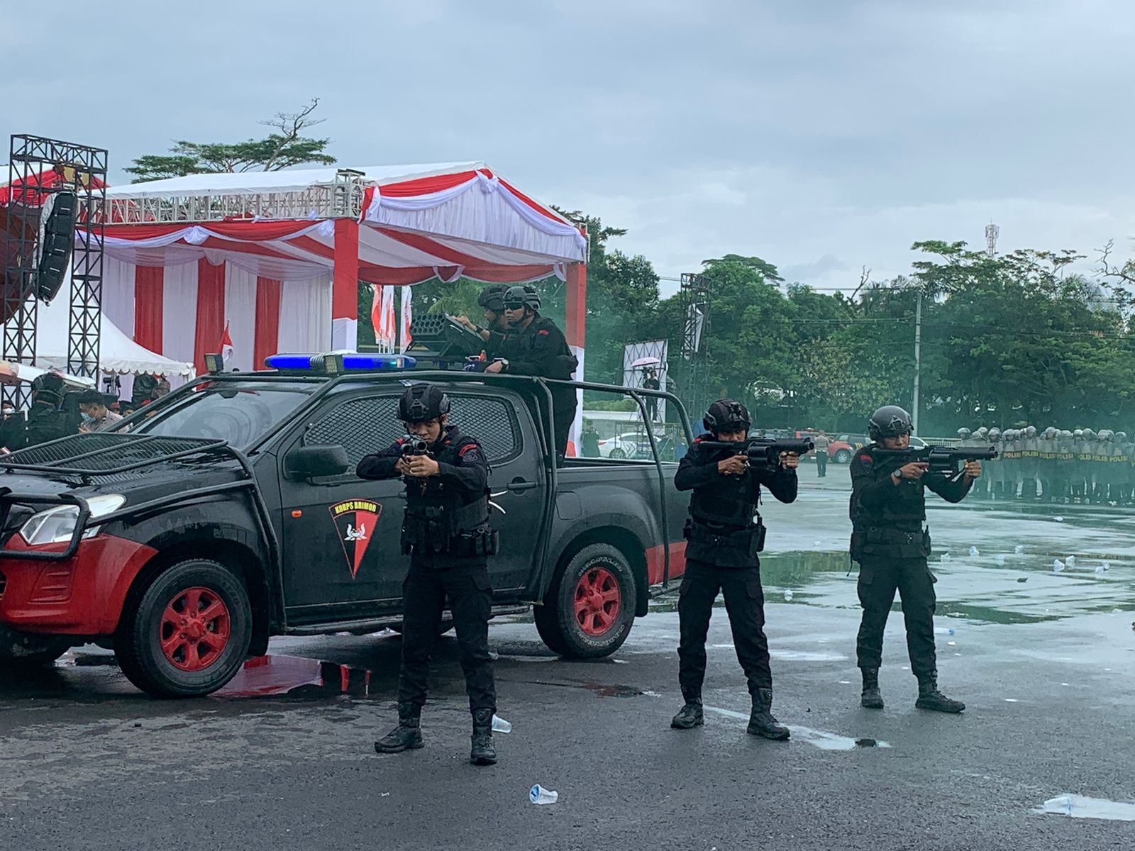 Ciptakan Suasana Pilkada Aman, Batalyon A Brimob Kaltim dan Polresta Balikpapan Gelar Latihan ...