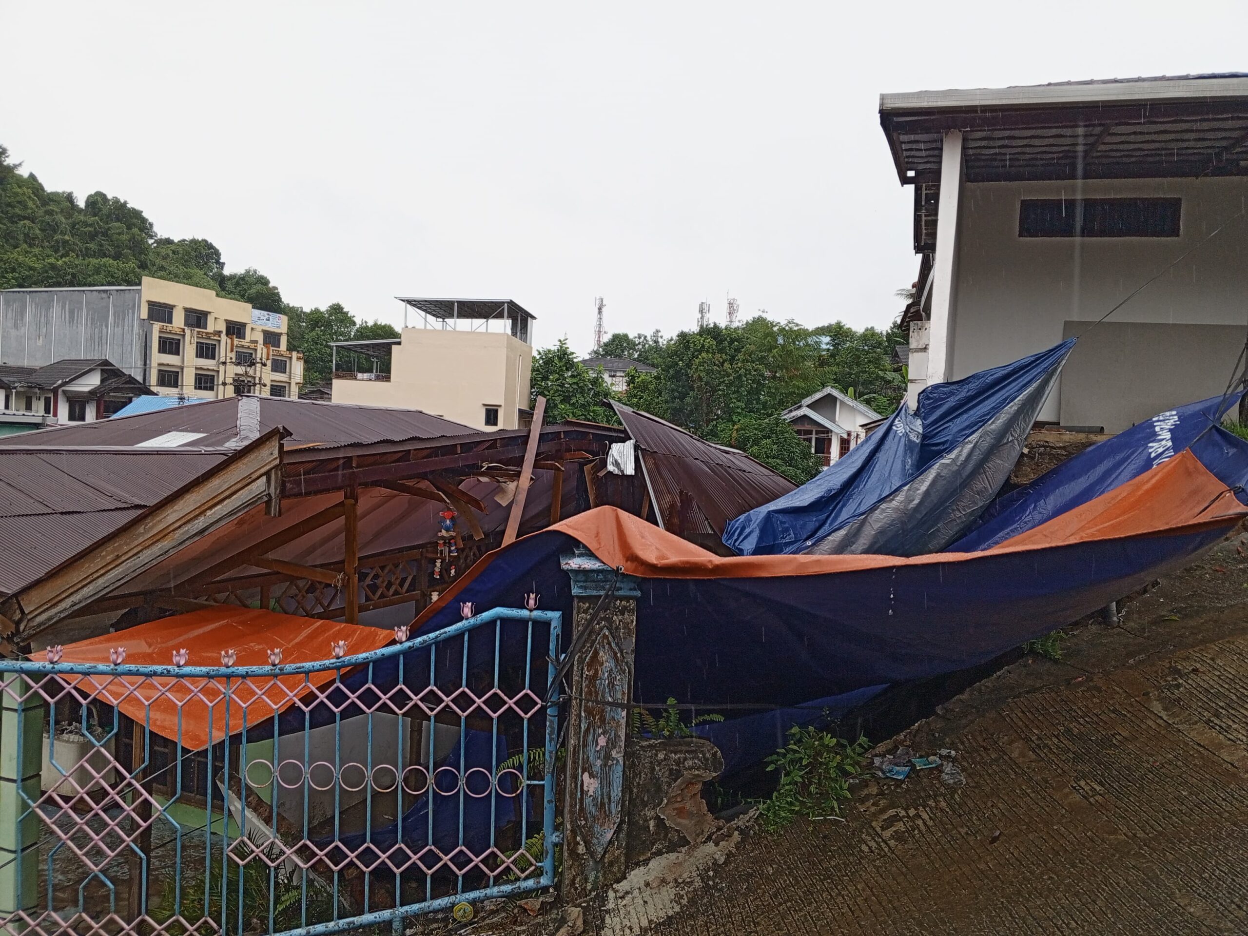 Satu Rumah di Gunung Sari Ulu Balikpapan Ambruk Akibat Longsor - IniBalikpapan.Com