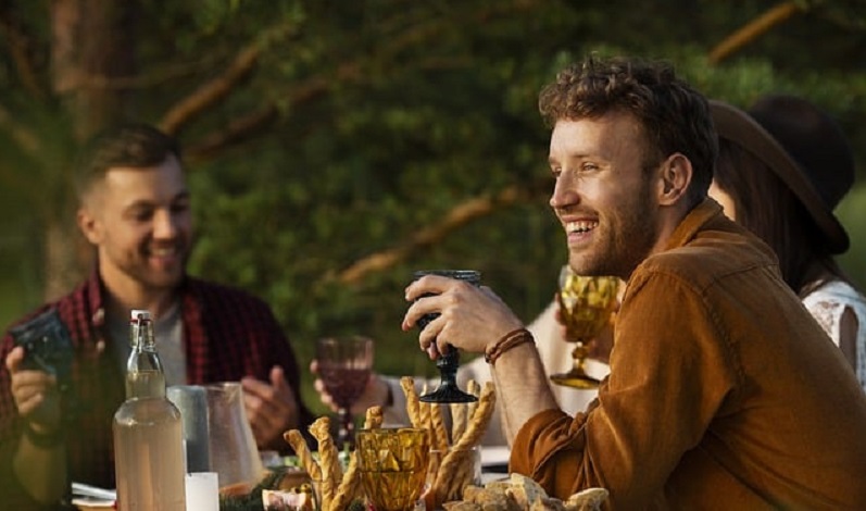 Cara Hindari Pertanyaan ‘Garing’ Saat Bertemu Orang Baru ...