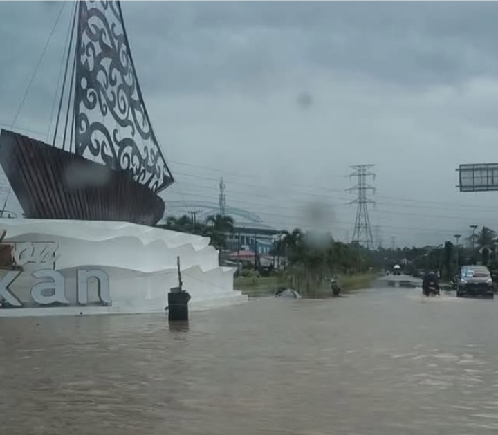Hujan Lebat di Balikpapan Sebabkan Banjir, Longsor, dan Pohon Tumbang - IniBalikpapan.Com