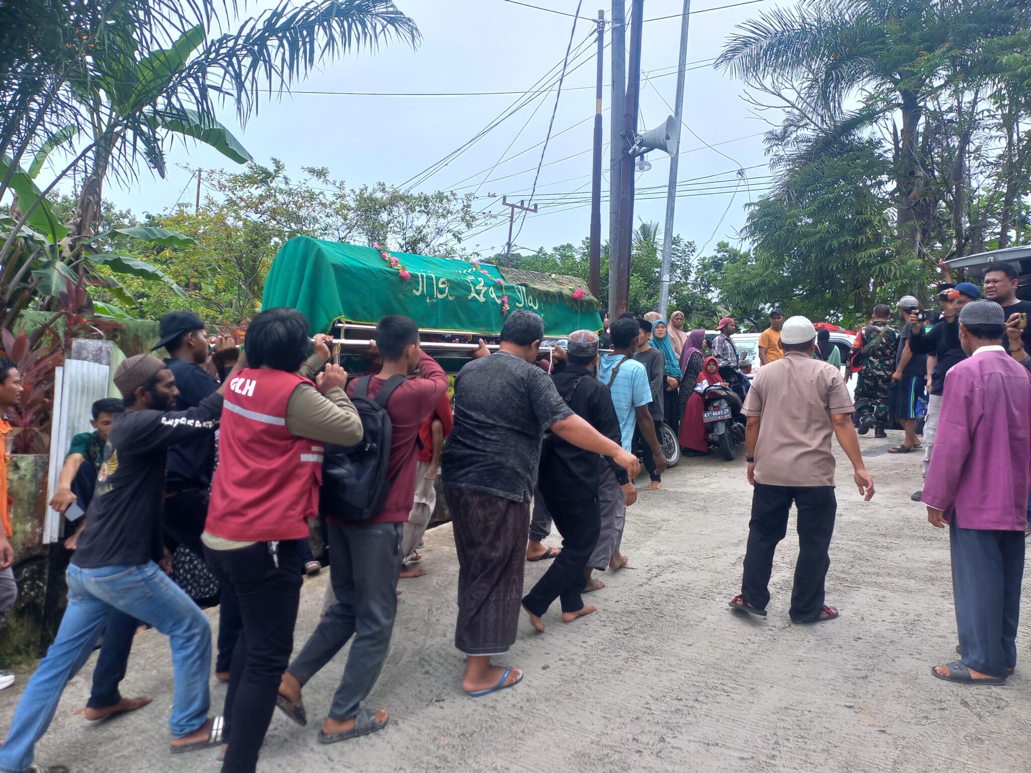 Tragedi Graha Indah, Tangis Keluarga Pecah Empat Kakak Beradik dan Dua ...